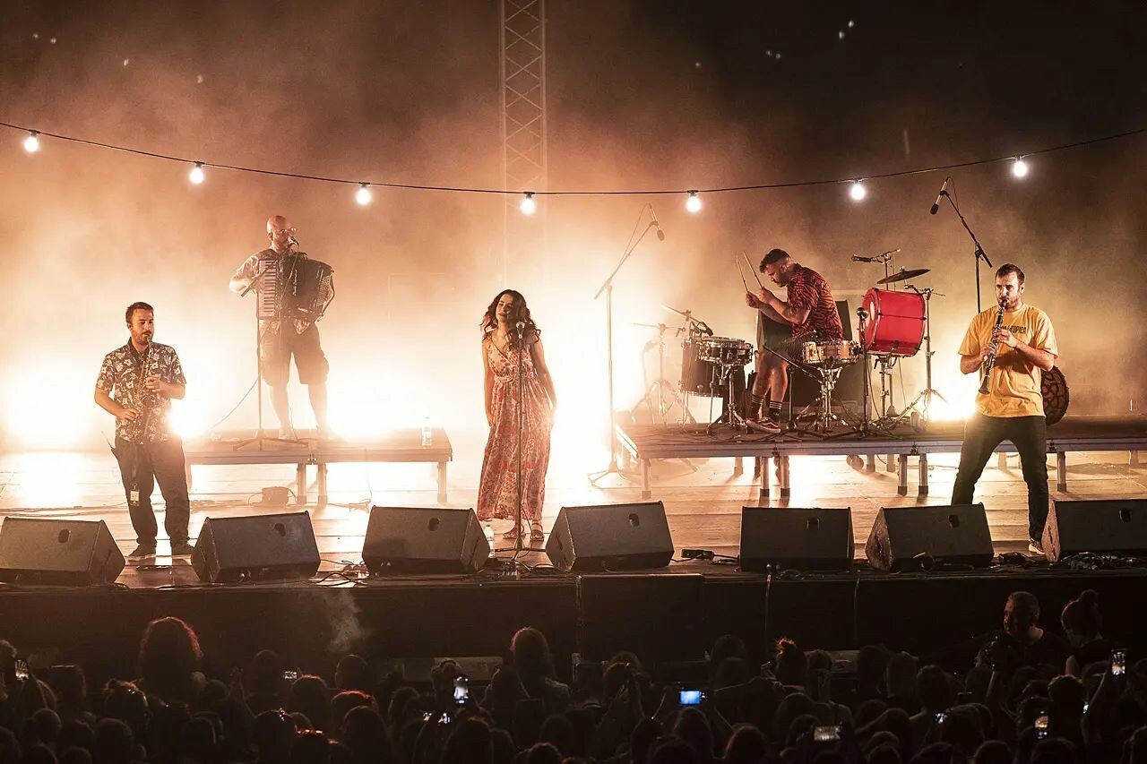 Banda Entopica: Μια διονυσιακή γιορτή με παραδοσιακά κομμάτια από τα Βαλκάνια | LiFO